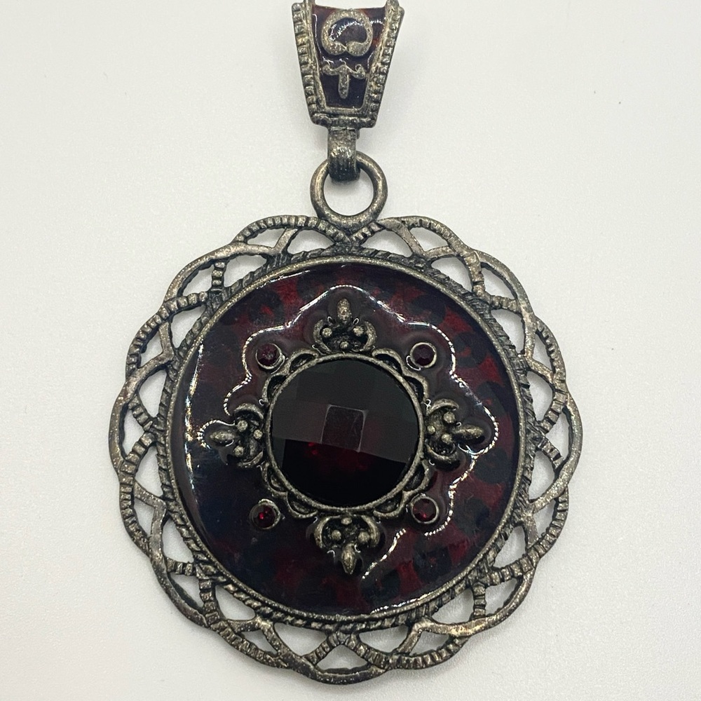 Vintage 70s Renaissance Revival Goth Pendant - Gem